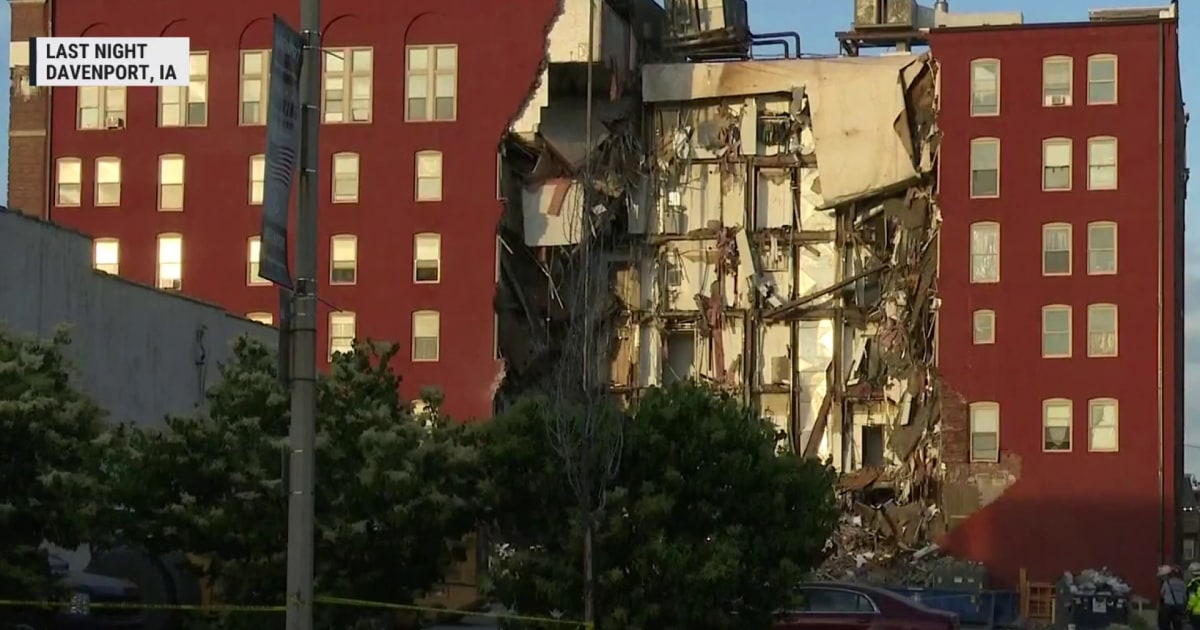Apartment building partially collapses in Iowa