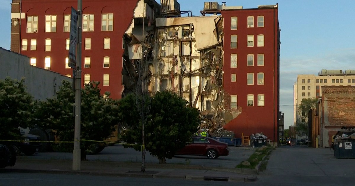 Apartment building partially collapses in Davenport, Iowa