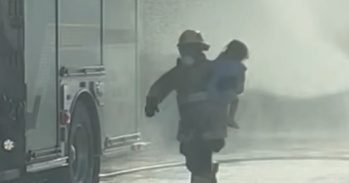 Firefighters rescue Arizona family after bees swarm photo shoot