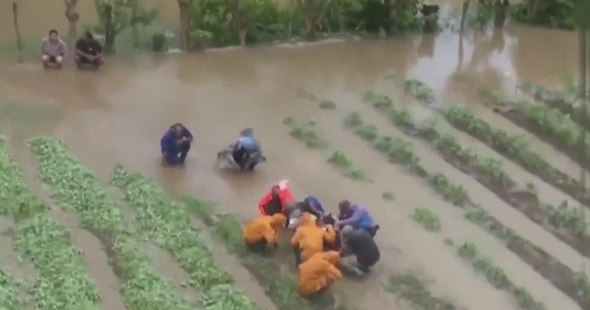 Thousands evacuate as deadly flooding strikes Cuba