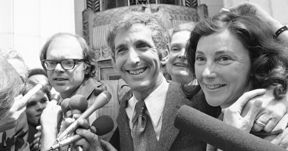 Daniel Ellsberg, who leaked the Pentagon Papers, dies at 92