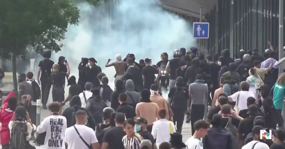 Protests in Paris after 17-year-old killed during police traffic stop