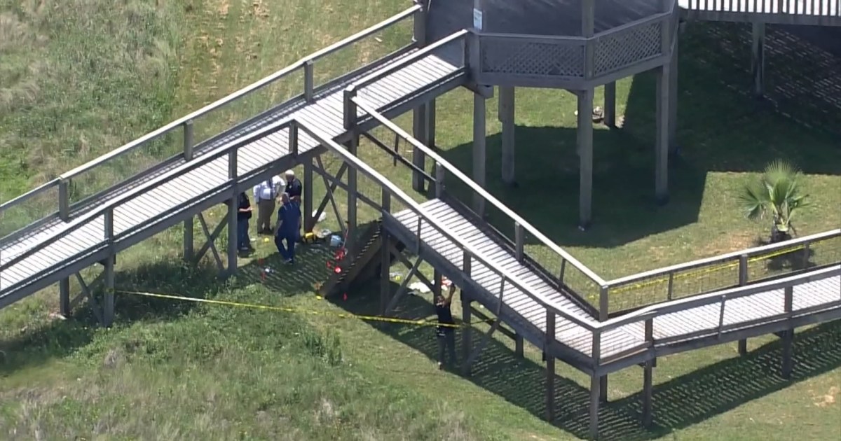 Beach walkway collapses leaving 20 injured in Texas