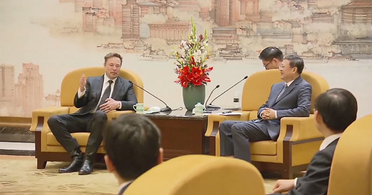 Elon Musk meets Chinese officials in Shanghai