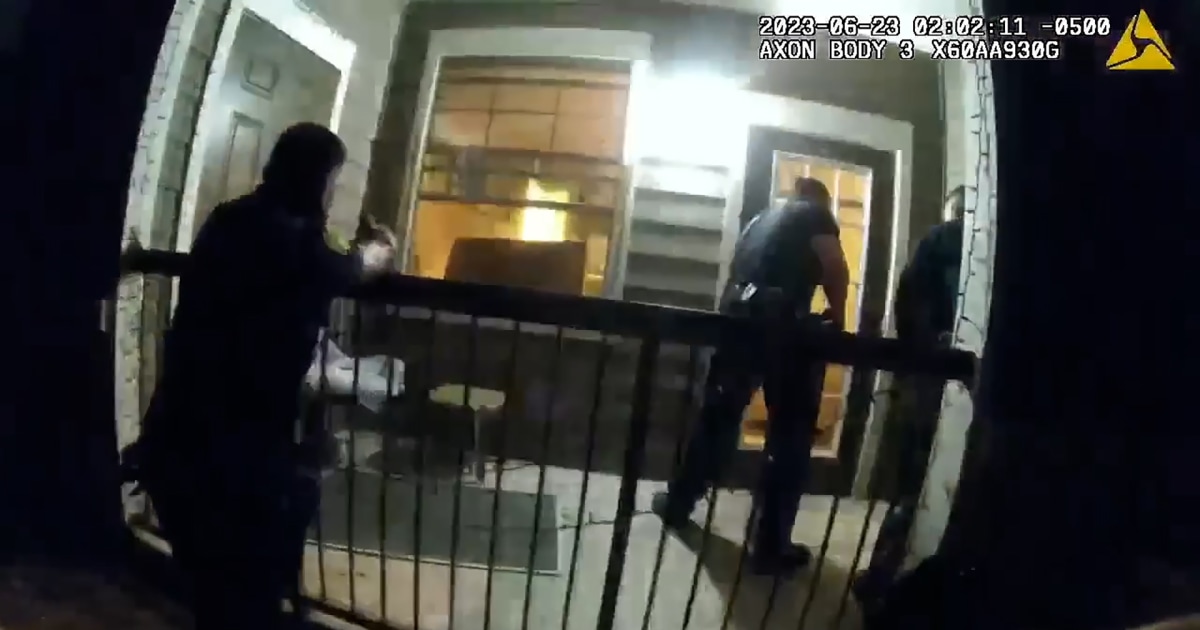 Watch: Police bodycam footage captures shooting of San Antonio woman Watch: Police bodycam footage captures shooting of San Antonio woman