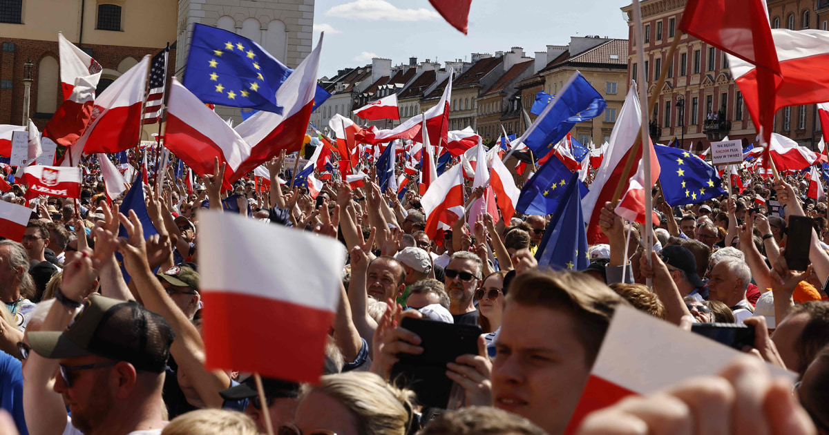 Hundreds of thousands protest Poland’s right-wing government