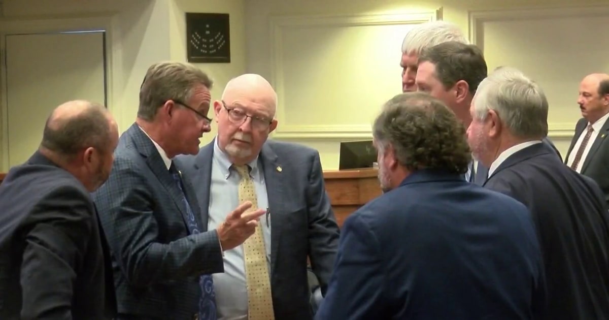 Alabama Lawmakers Vote On Redistricting Map Despite Supreme Court Ruling