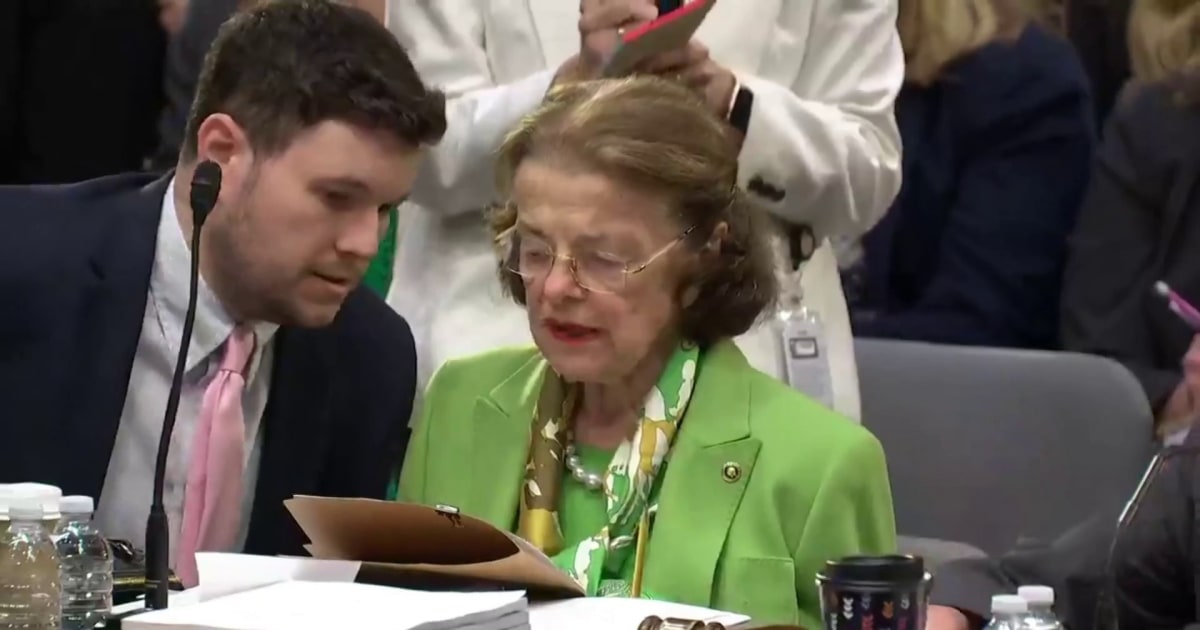 Feinstein appears confused during Senate committee vote, told to 'just ...