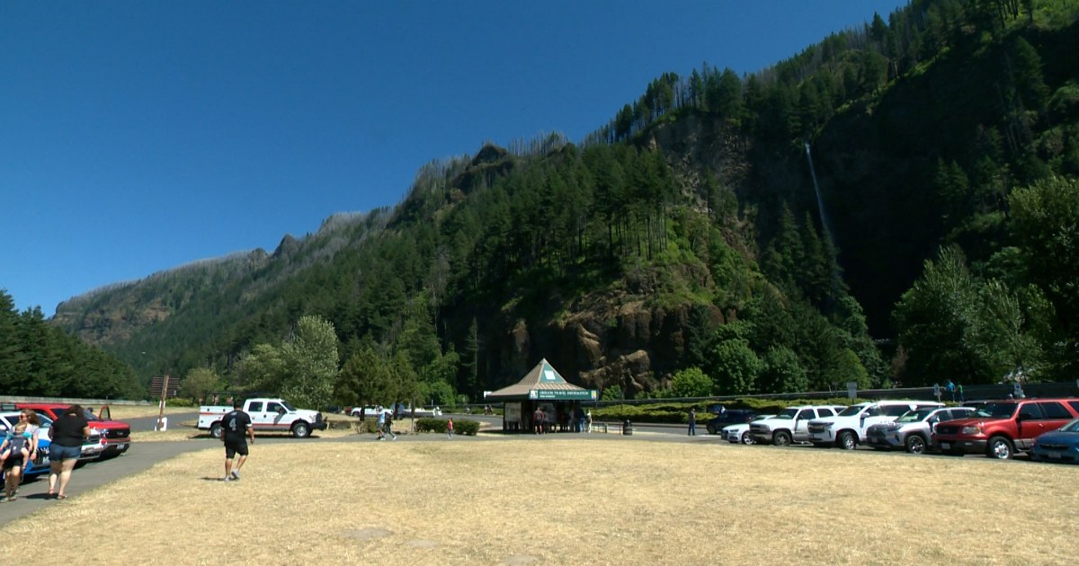 Oregon officials urge caution after hiker killed in 200-foot fall