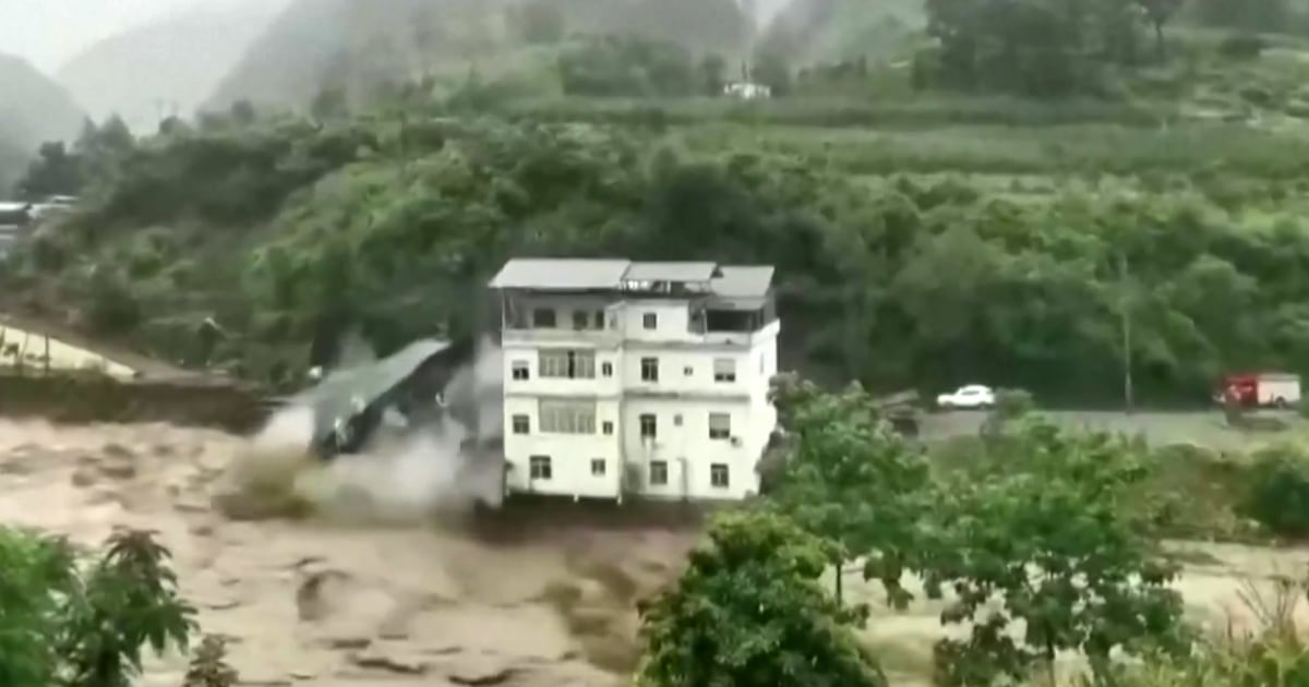Deadly floods follow torrential rain in Chongqing, China