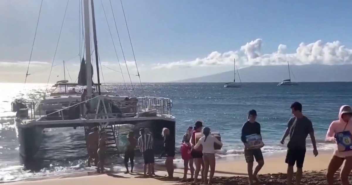 Hawaii residents unite to rebuild after deadly wildfires