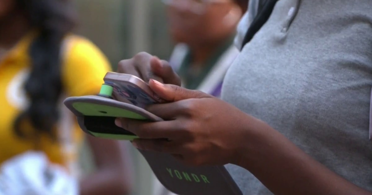 Growing number of schools requiring students to lock away cellphones ...