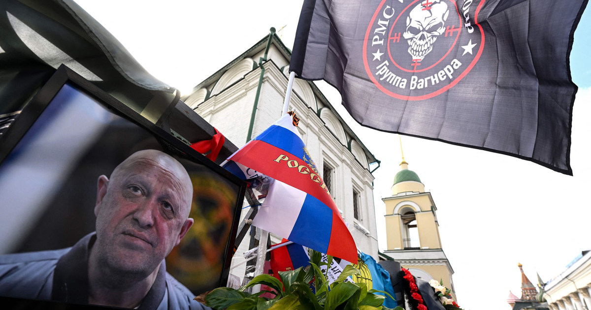 Mourners gather at Yevgeny Prigozhin memorial in Moscow