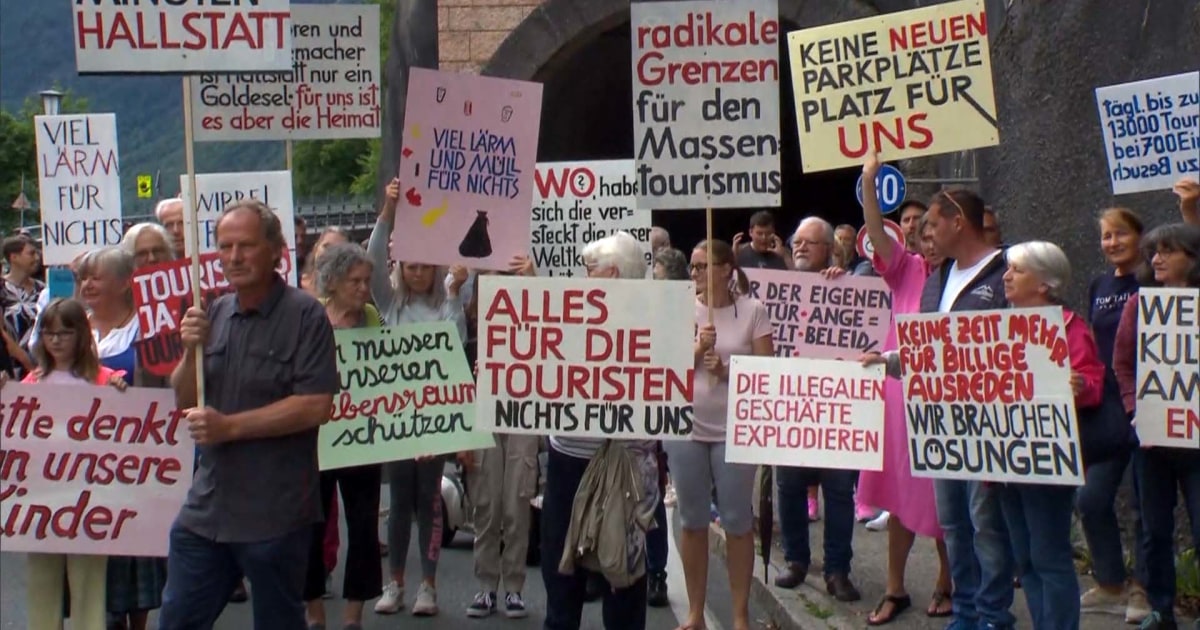 Hallstatt residents blockade Austrian town in protest over tourism