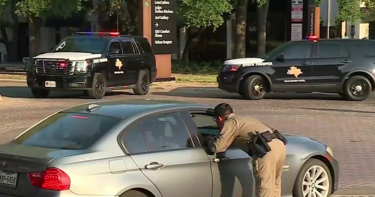 At least 2 dead, 1 injured after shooting in Austin