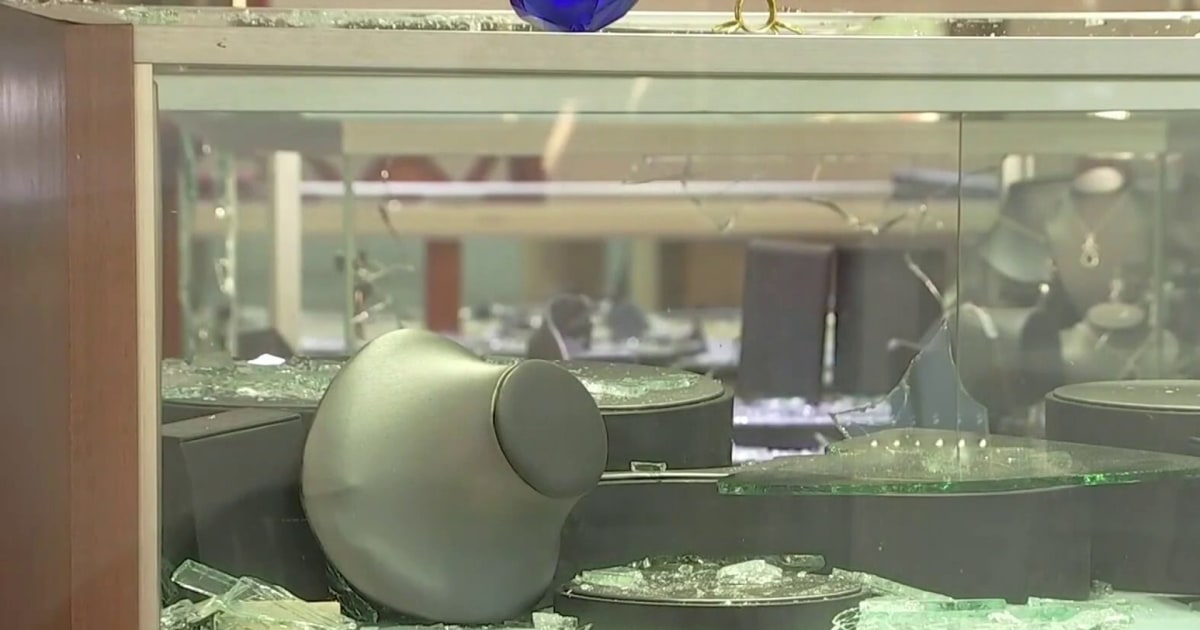 California store owner fights off burglar during attempted robbery