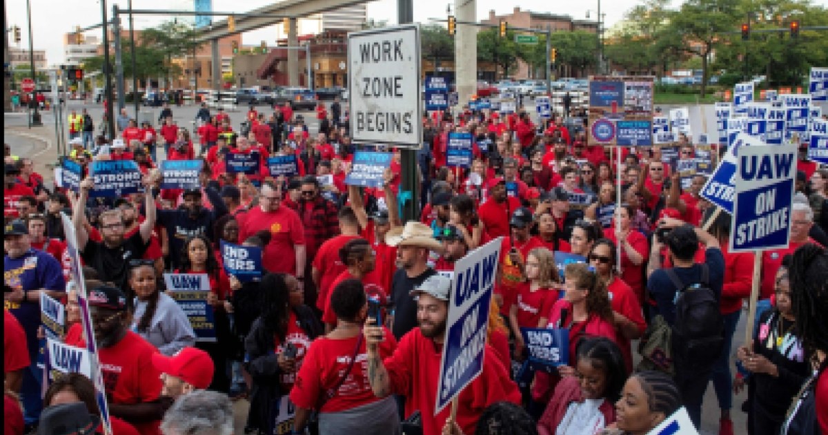 Biden deploys labor team to help resolve auto workers strike