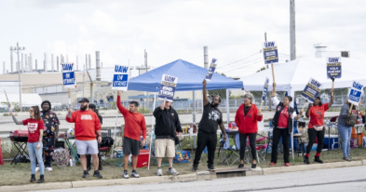 UAW union sends warning to Big Three Detroit automakers