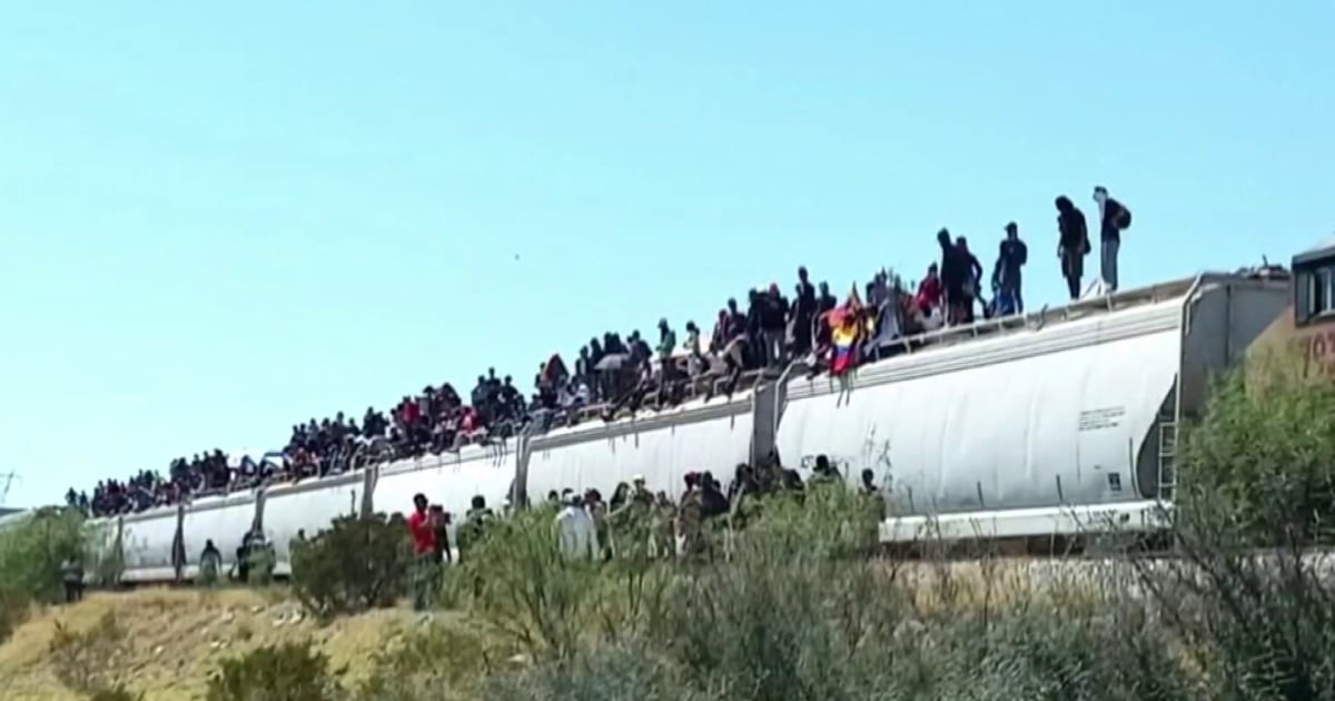Mexico freight trains halts service after hundreds of migrants hitch ...
