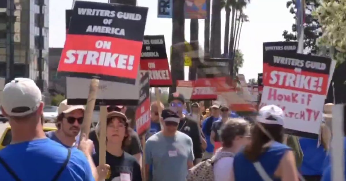 WGA leaders vote to pass agreement to end strike