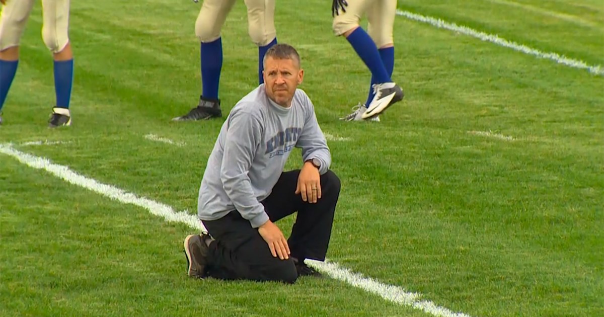 Washington coach returns after controversy over praying on field