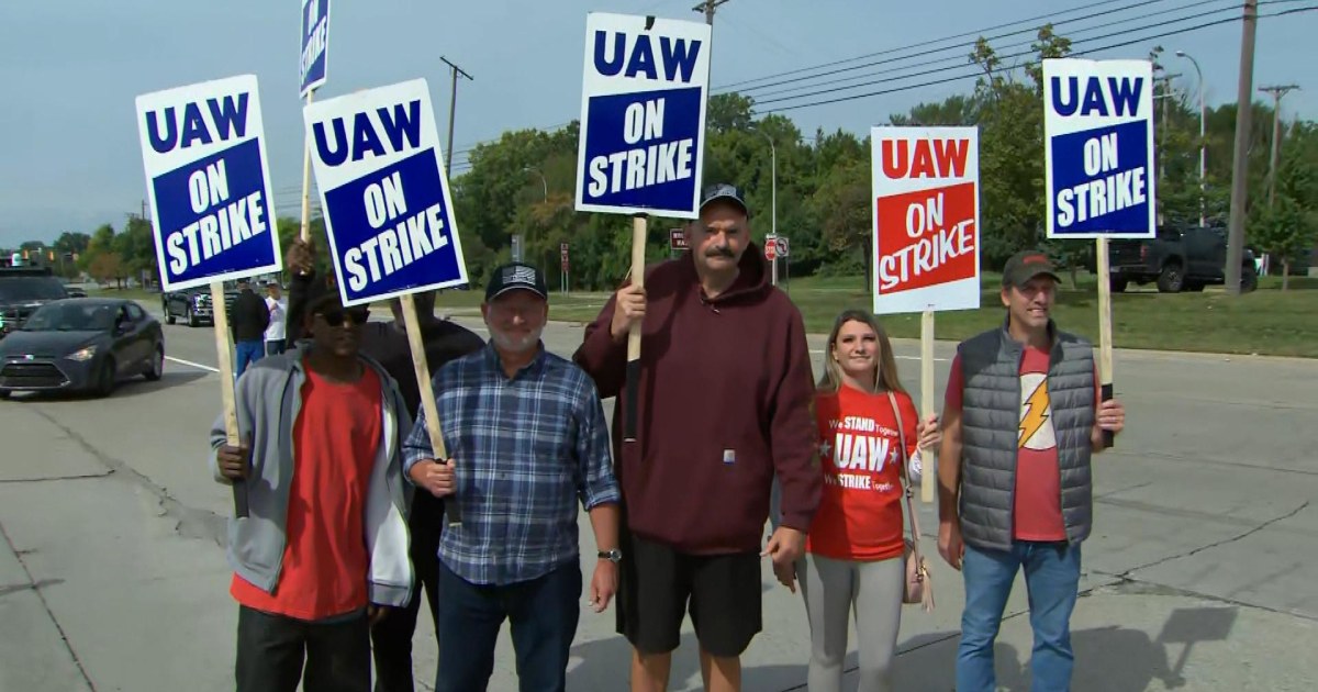 Sen. Fetterman joins auto union picket line in Wayne, Michigan