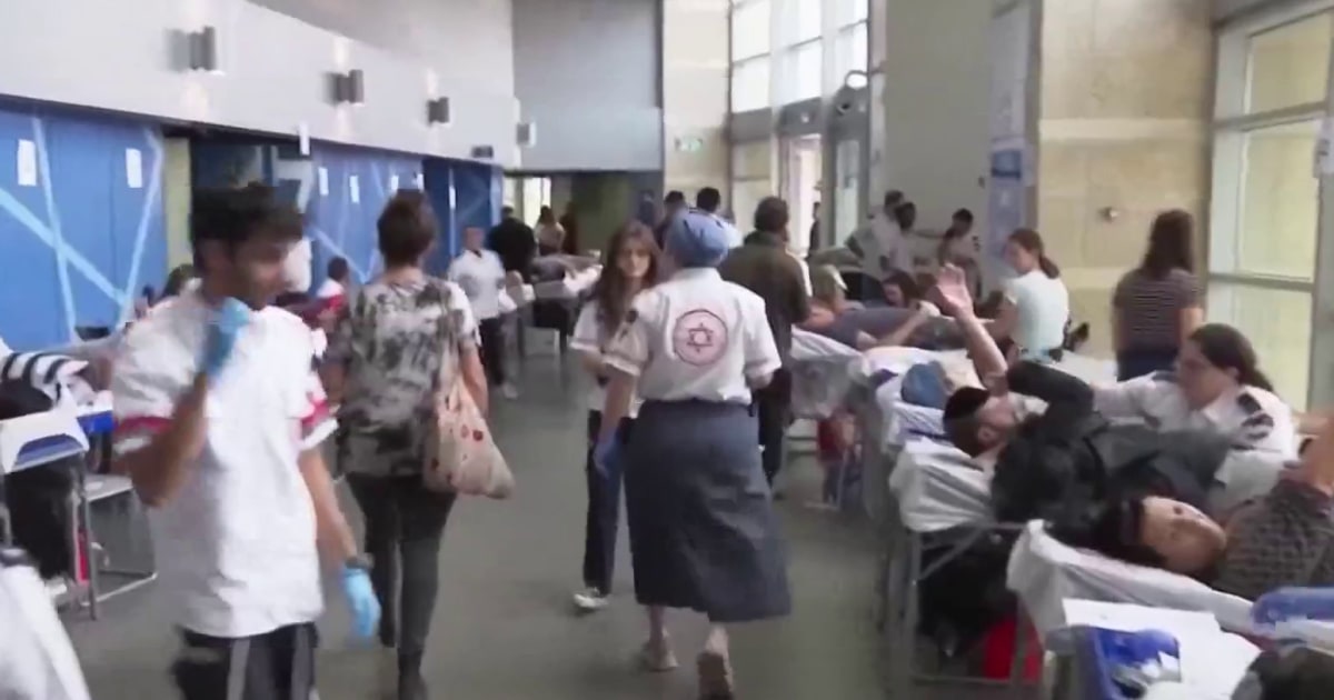 Israelis donate blood and volunteer to help victims