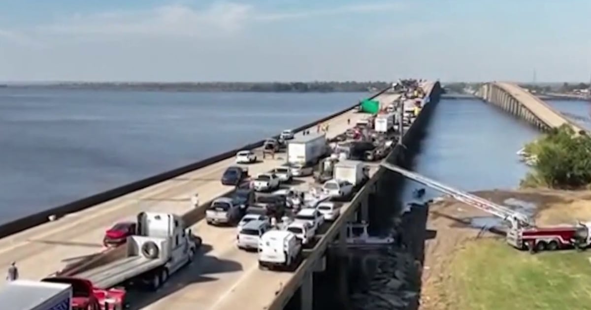 Dense Fog Causes Miles Long Car Pile Up On I 55 Near New Orleans