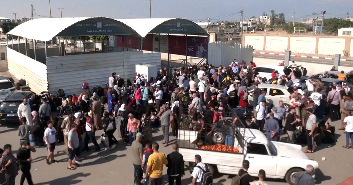 Crowd gathers at Gaza's Rafah crossing waiting to enter Egypt