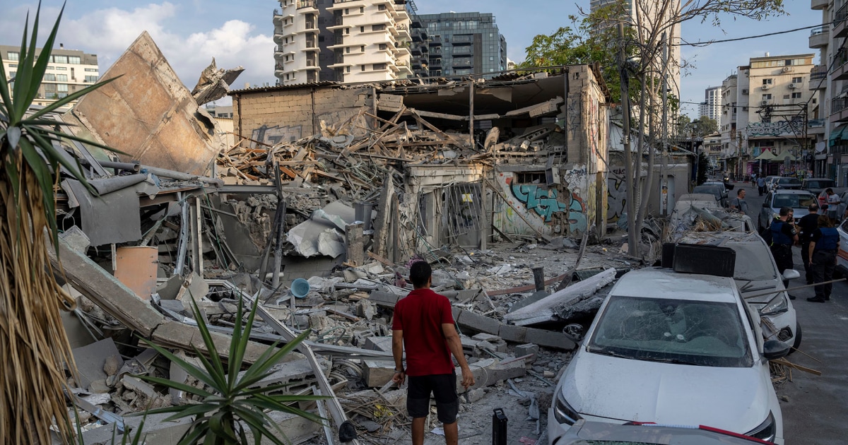 Hamas rocket barrage strikes Tel Aviv