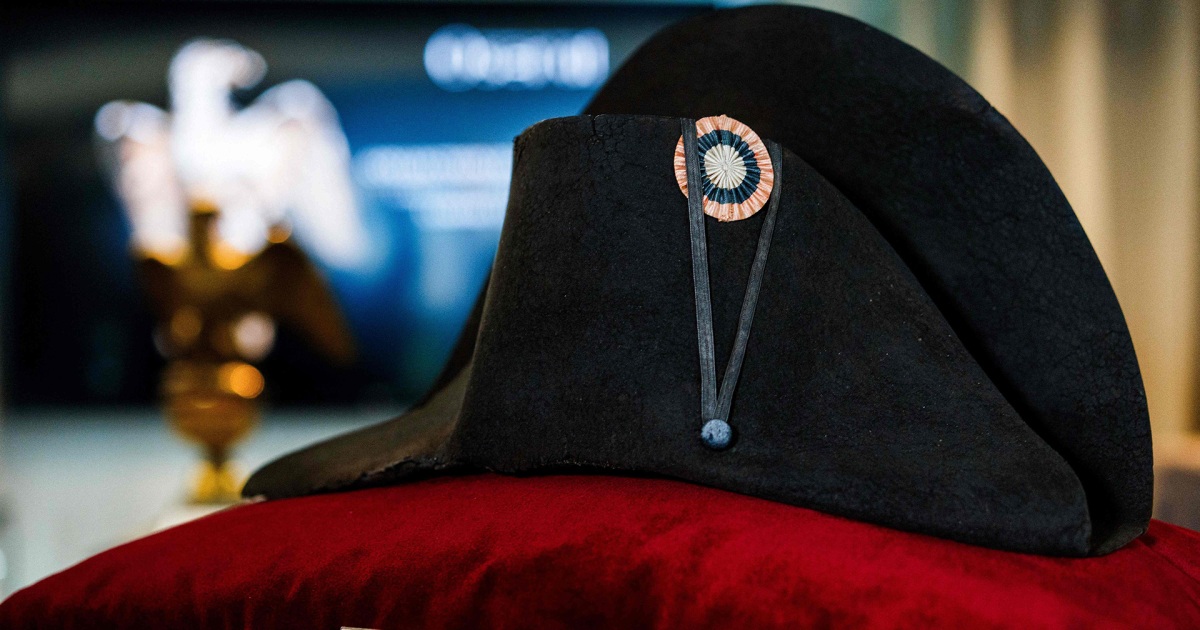 Hat worn by Napoléon sold for $2.1 million at an auction in France