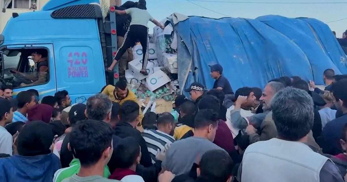 Gaza civilians scramble for aid truck water supplies in Khan Younis