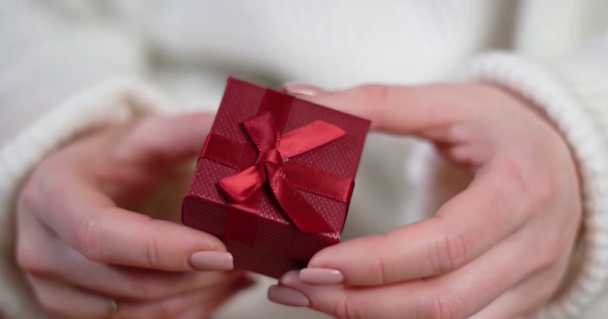 How to spot fake customer reviews while shopping online