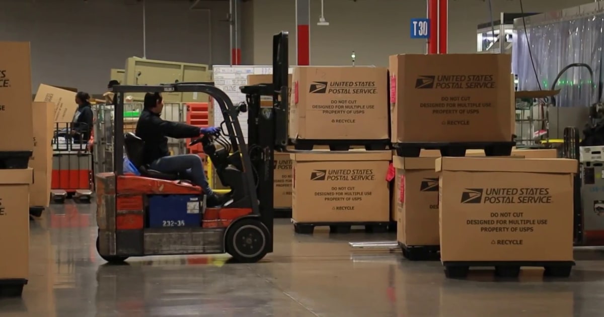An Inside Look At Largest USPS Distribution Facility Amid Holiday An Inside Look At Largest USPS Distribution Facility Amid Holiday