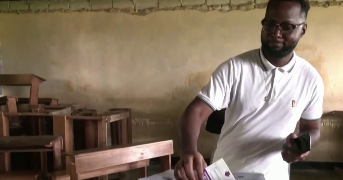 Democratic Republic of Congo extends election after first day of violence