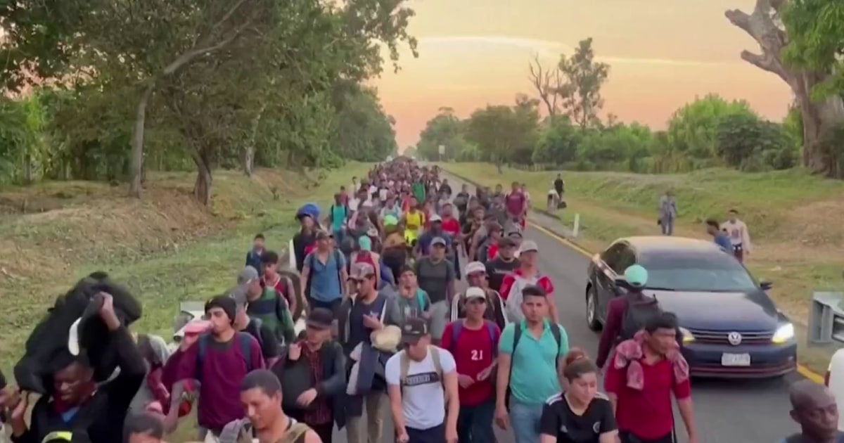 Thousands of migrants face dangerous conditions to cross border