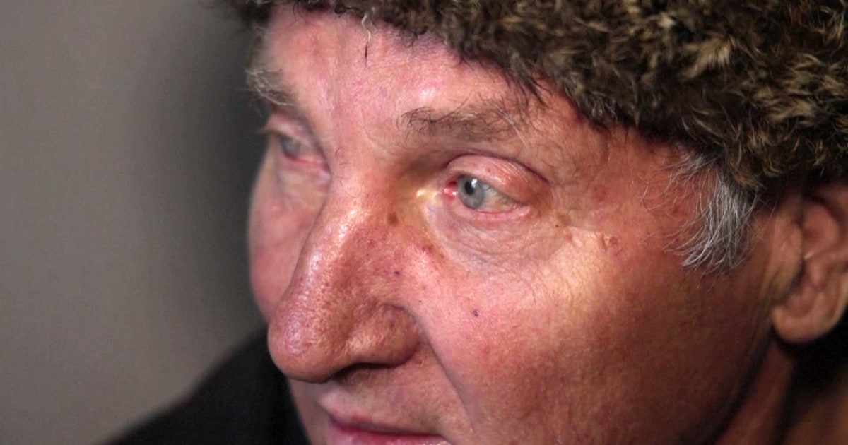 New stove helps elderly Ukrainian face winter despite war