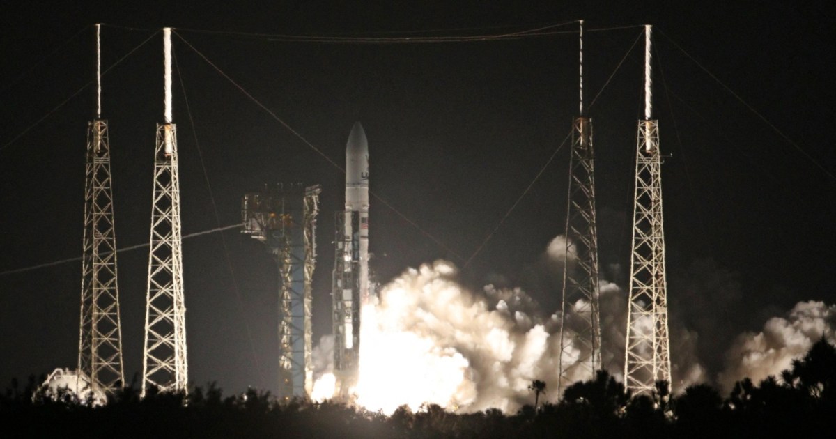 U.S. launches lunar lander for commercial deliveries