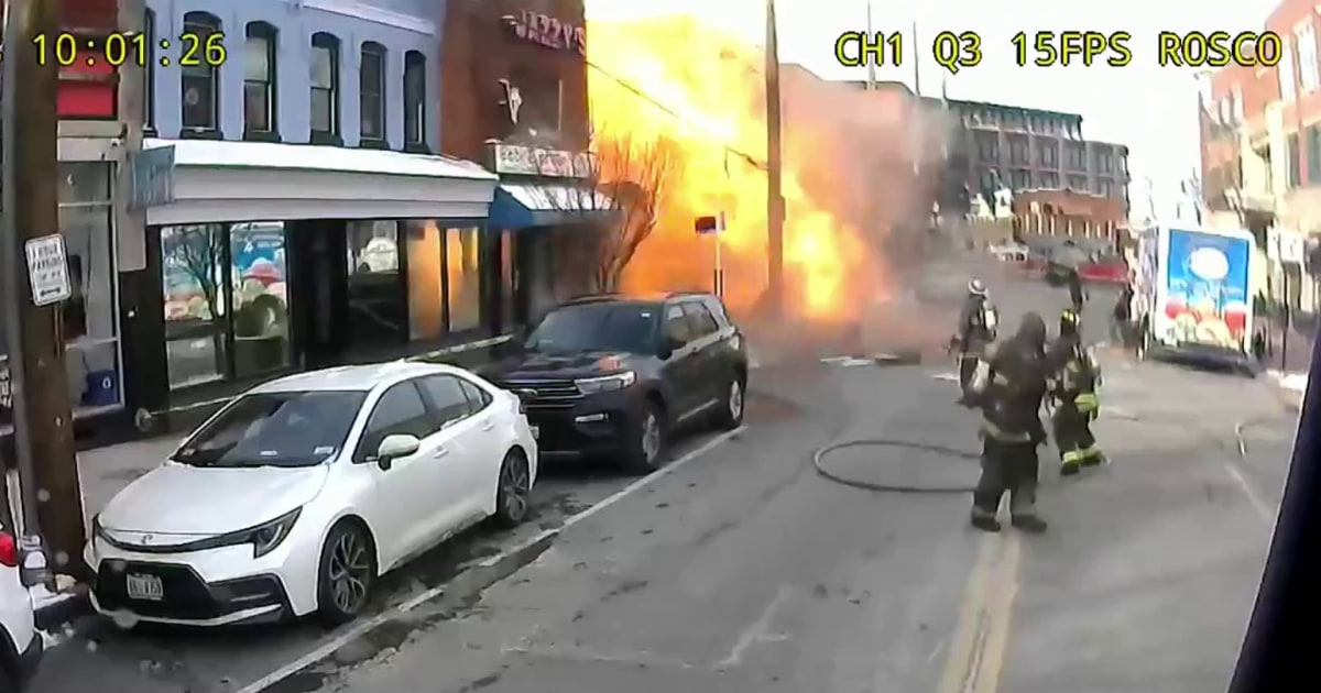 Explosion levels building in Washington, D.C.