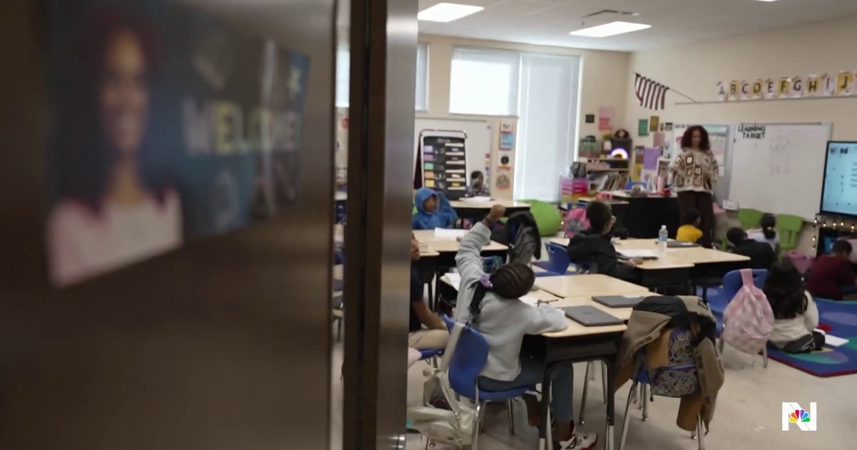 Third grade teacher becomes TikTok sensation for her financial lessons