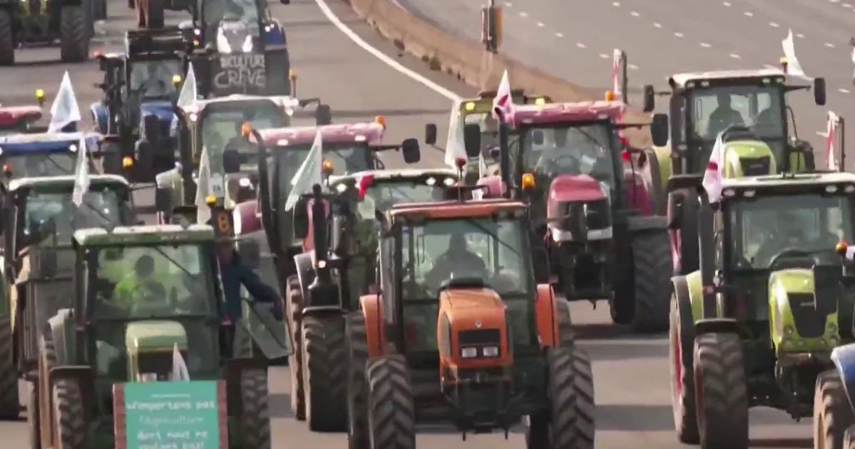 French farmers threaten to besiege Paris in tractor protest