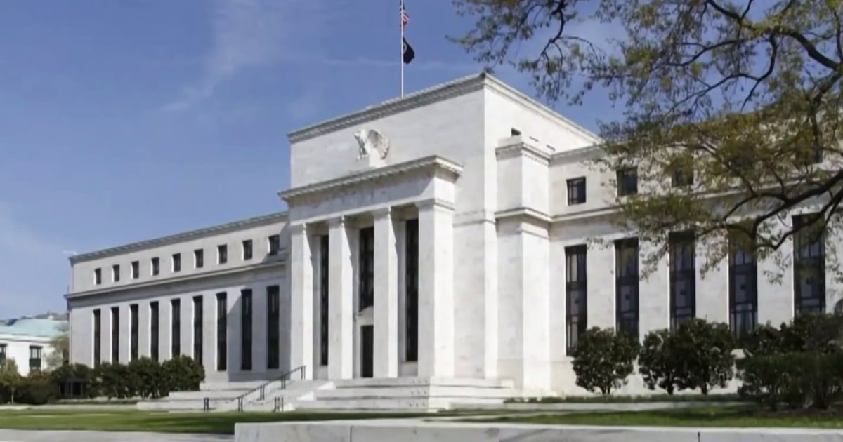 How the Federal Reserve tries to balance employment and inflation as ...