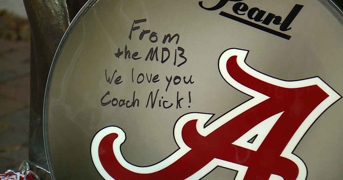 University of Alabama students honor retiring coach Nick Saban