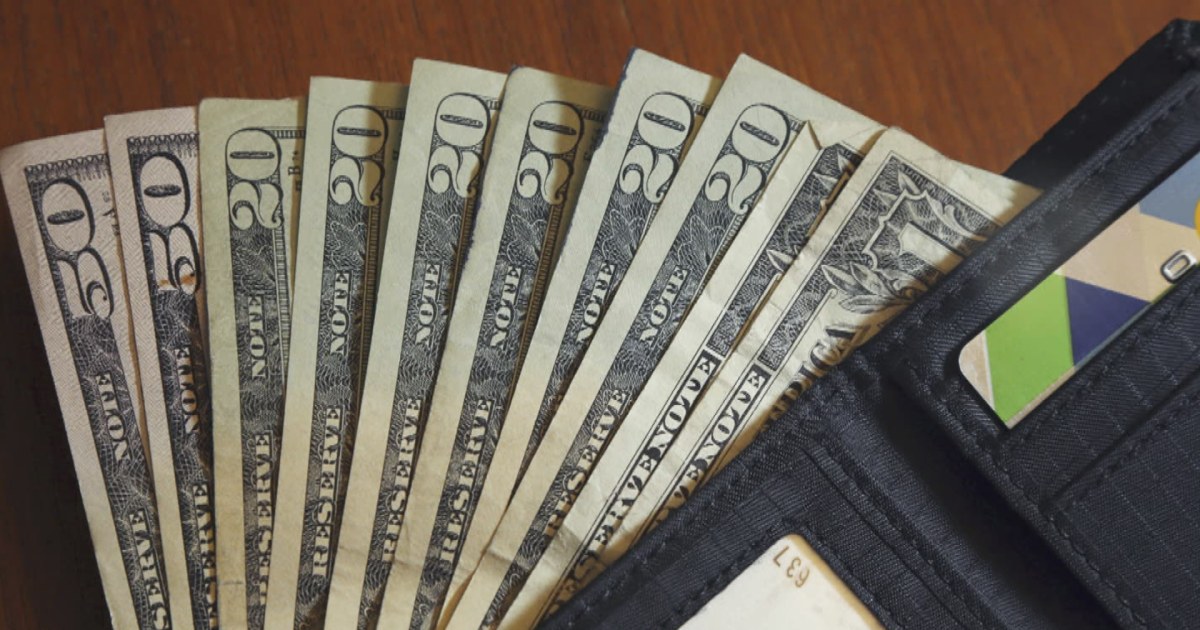 Consumer spending fuels better than expected economic growth