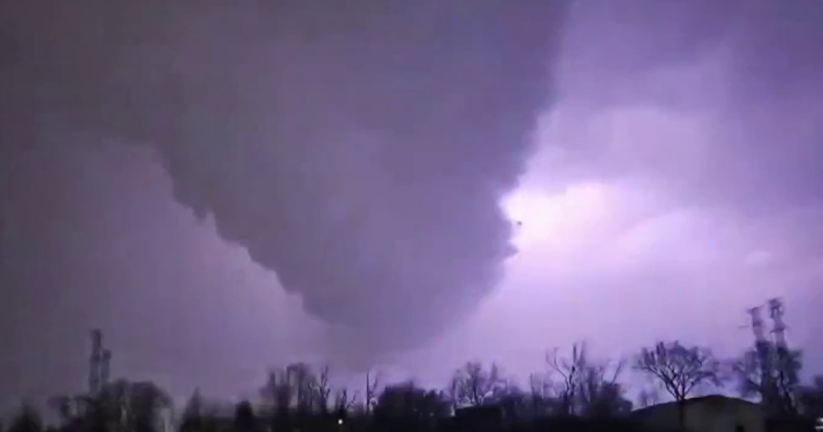 Wave of tornadoes reported in Midwest