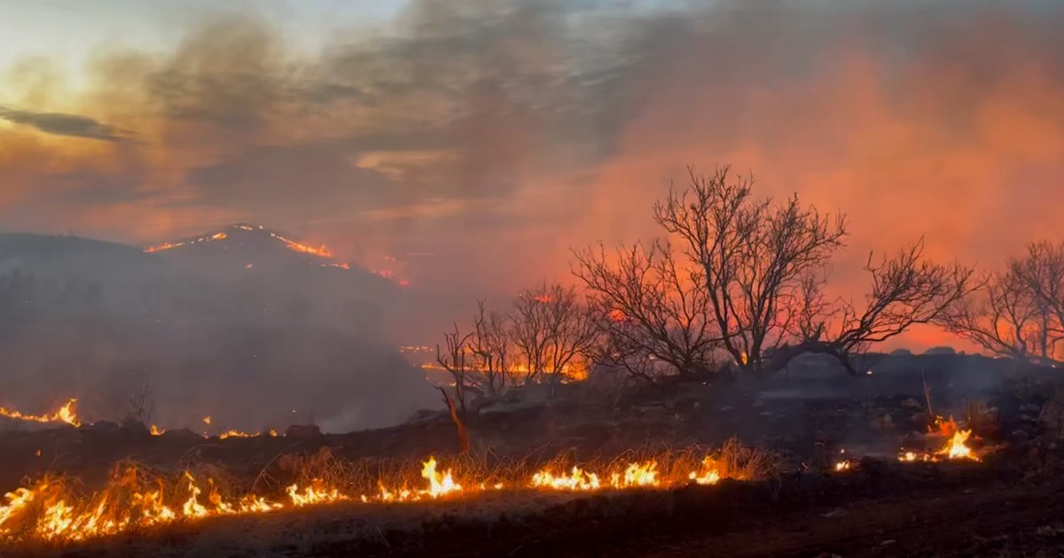 Video shows heavy smoke, flames from Texas wildfire