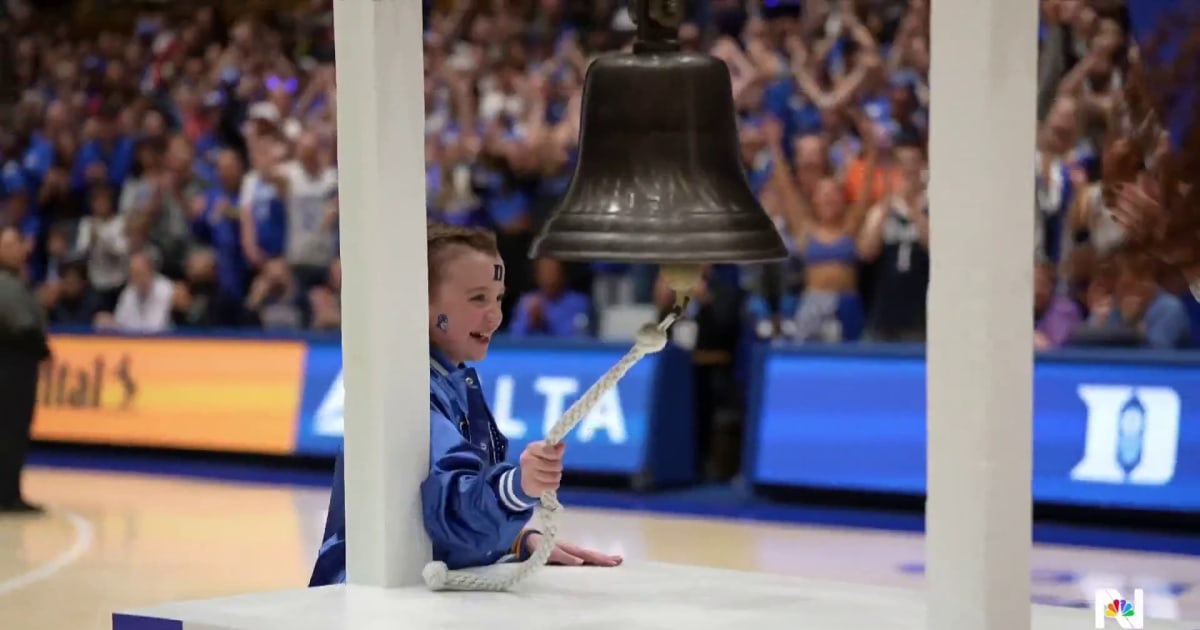 Crowd at Duke basketball game cheers on 10-year-old who completed ...