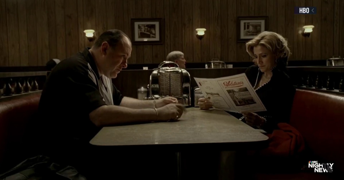 Iconic booth from last scene of 'The Sopranos' auctioned off