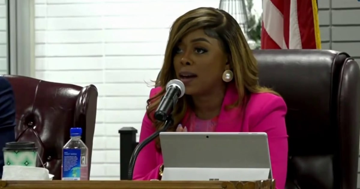 Illinois mayor vetoes call for FBI investigation into her spending