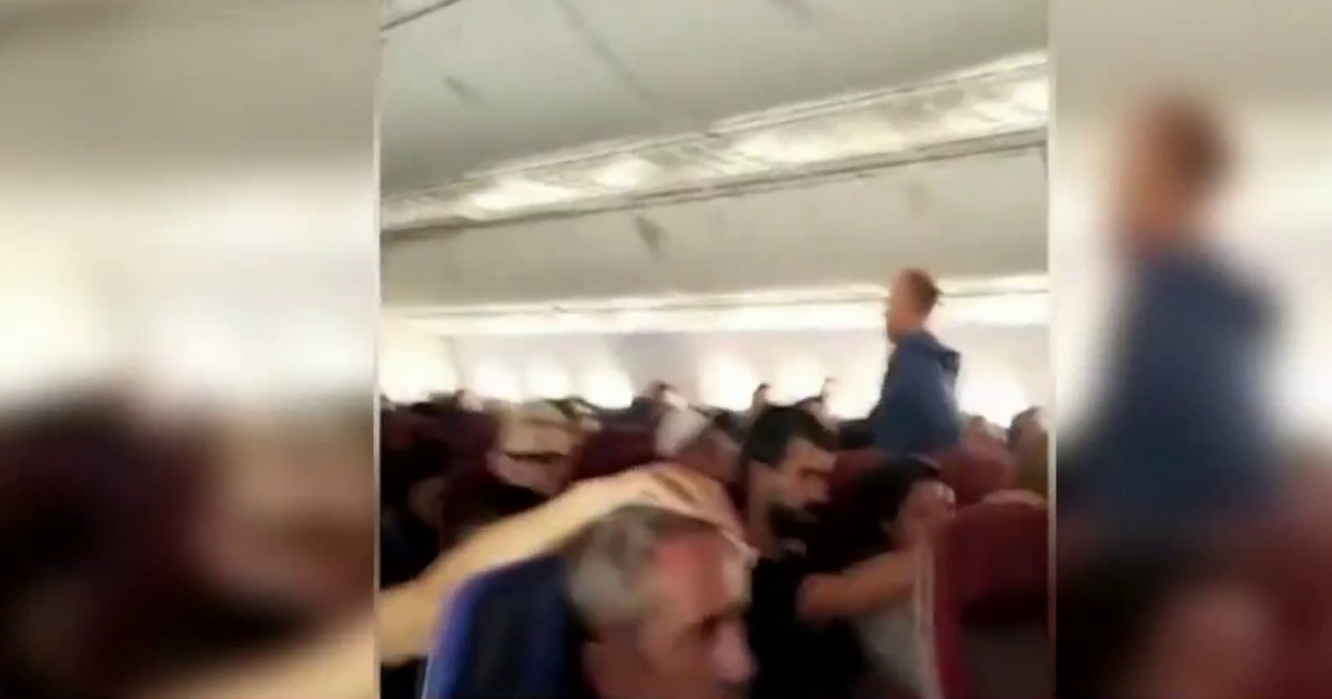 Shaking event injures 50 on Boeing 787 flight